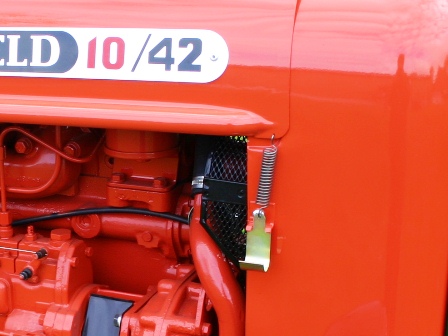 ARJ573 - Nuffield Bonnet catch | Tractor Spare Parts